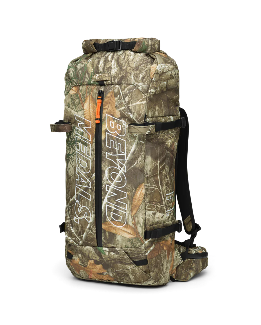 D_b_ X Beyond Medals Snow Pro Backpack 32L – kuldi